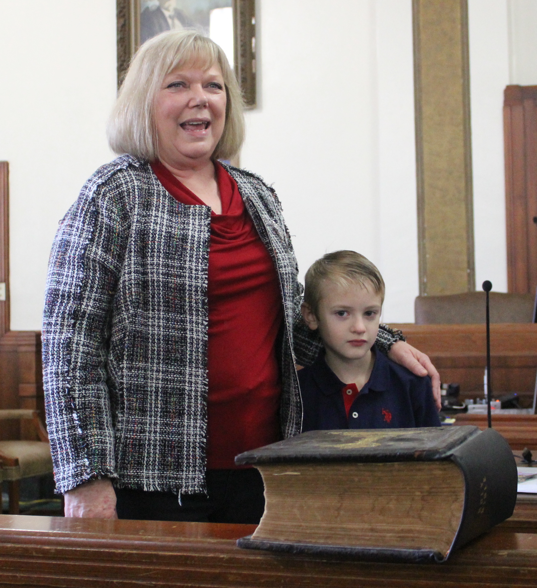 Embracing history, officials take oath | Liberty Vindicator